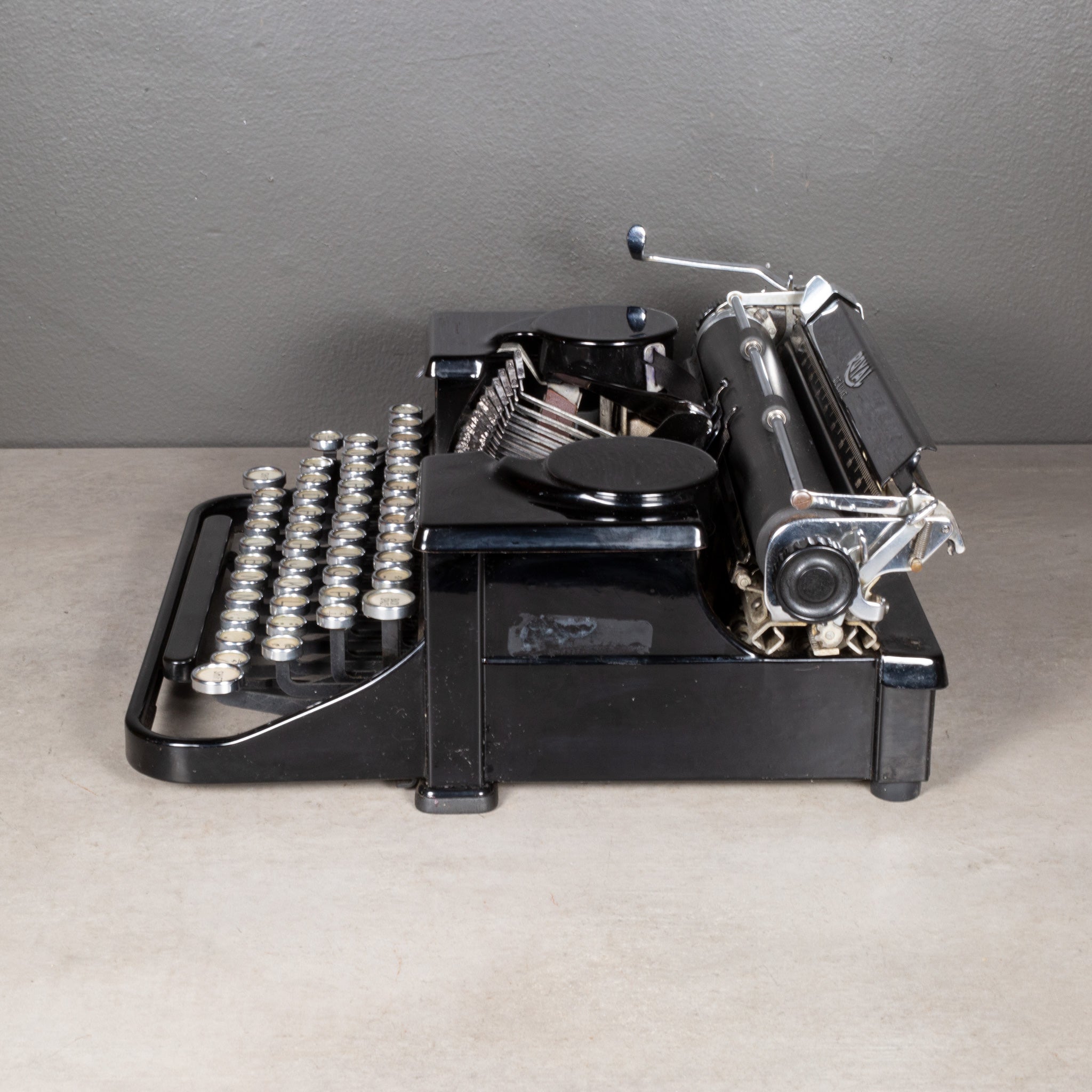 Antique Royal "P" De Luxe Typewriter c. 1935 | S16 Home