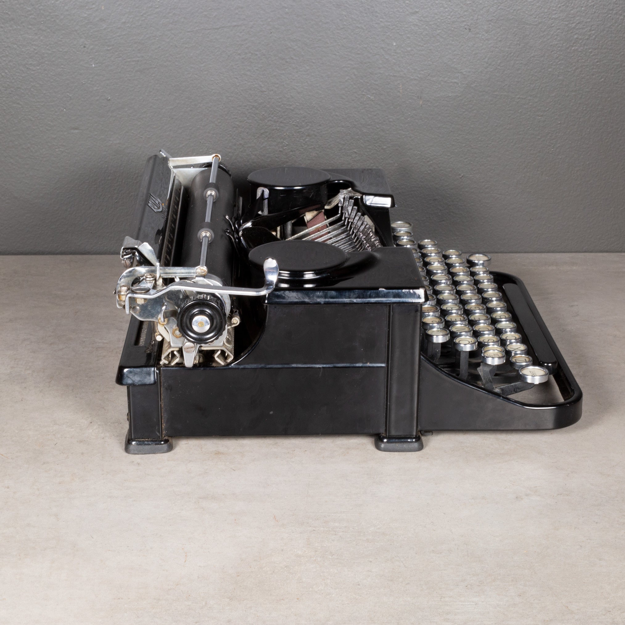 Antique Royal "P" De Luxe Typewriter c. 1935 | S16 Home