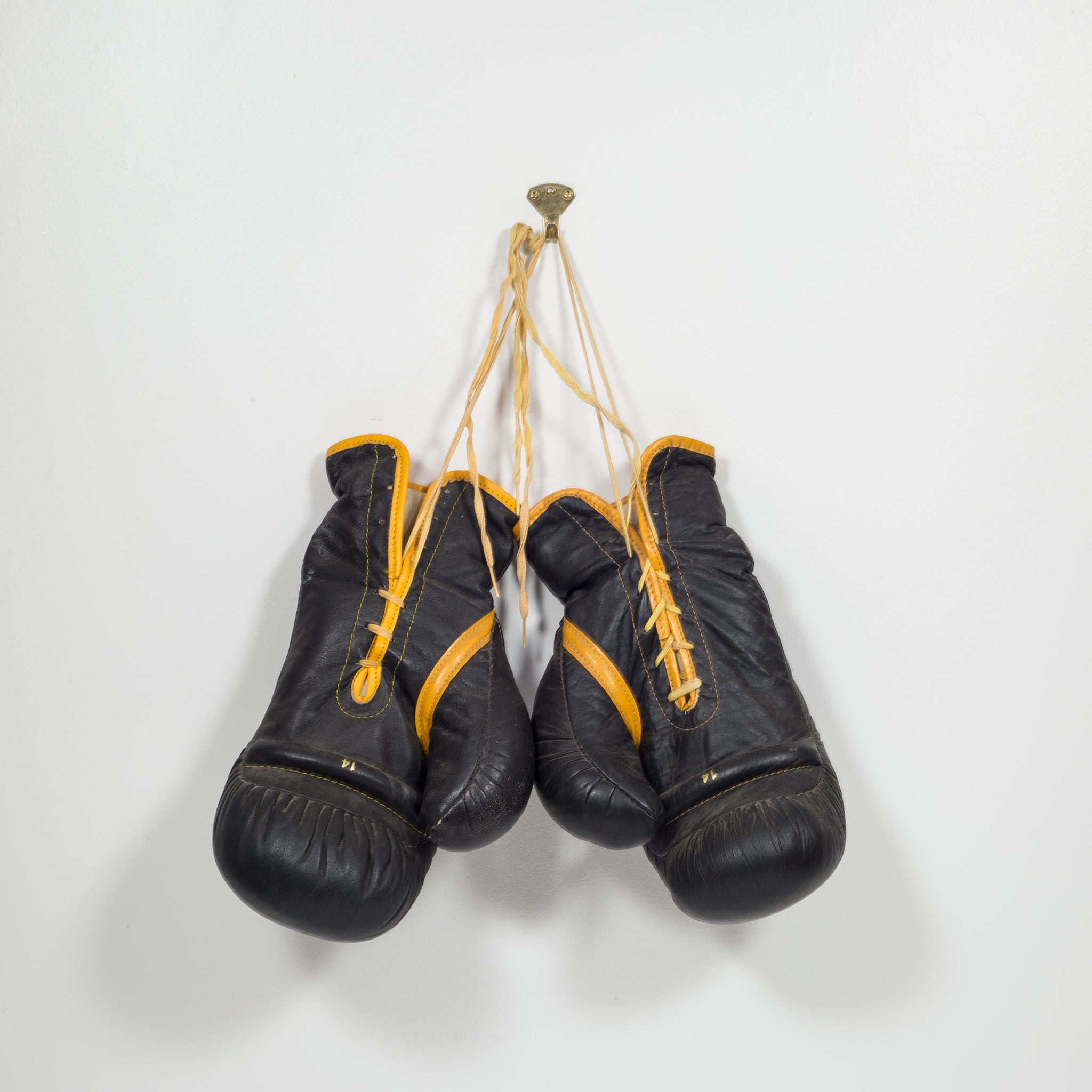 Leather Everlast #14 Boxing Gloves, circa 1960s – S16 Home